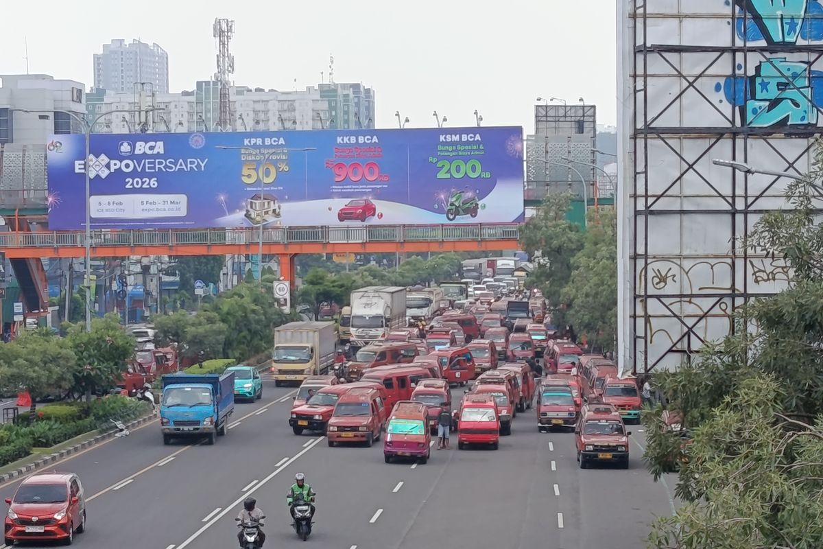 Ketika Angkutan Umum Menjadi Jaring Pengaman Ekonomi