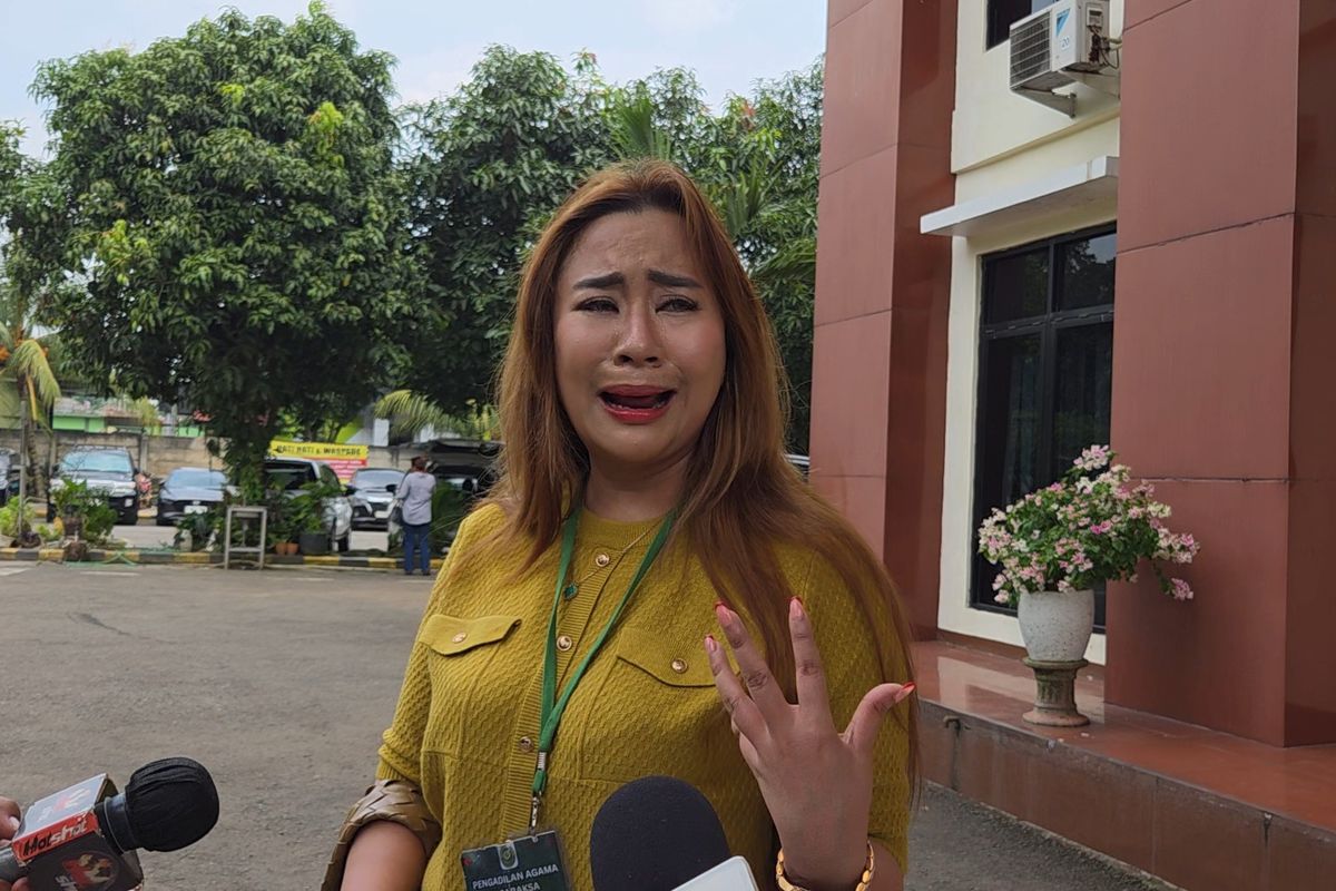 Digugat Balik Suami, Chikita Meidy Menangis Dituntut Kembalikan Mahar ...