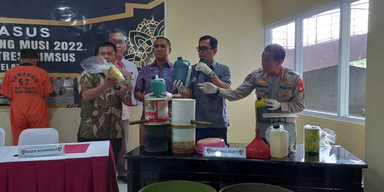 Berita Harian Pertalite Dioplos Dengan Minyak Sulingan Terbaru Hari Ini - Kompas.com