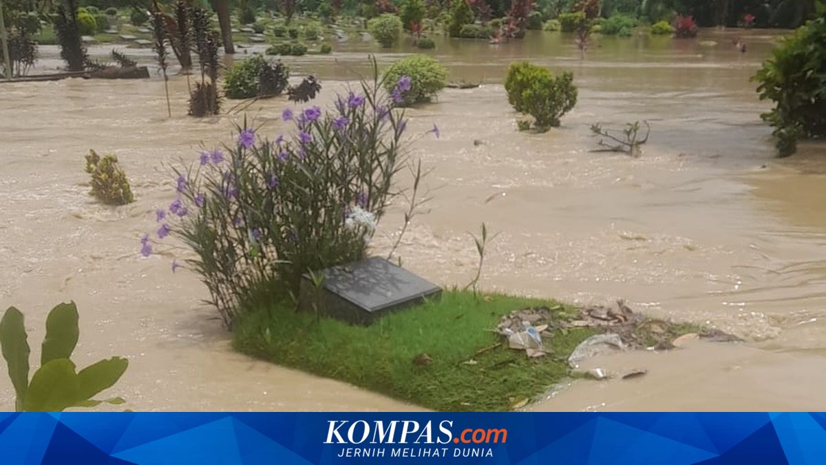 1.000 Makam di TPU Jatisari Bekasi Terendam Banjir, Ketinggian Air ...