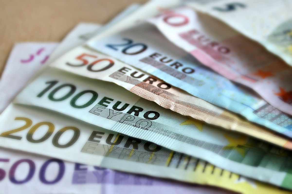 Tak Cuma Dollar AS, Euro ke Rupiah sempat Anjlok Jadi Rp 8.348, BI ...