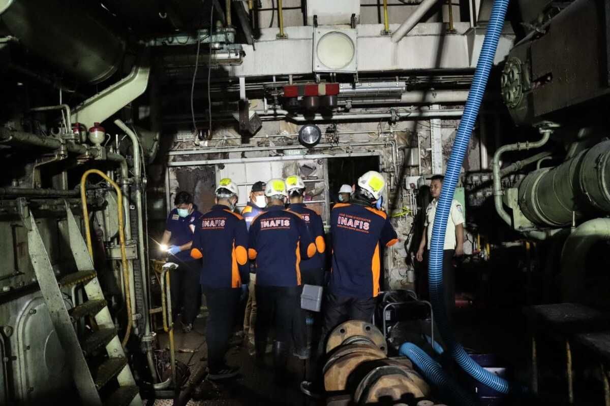 KM Umsini di Pelabuhan Makassar Terbakar, Api Muncul dari Motor Bantu