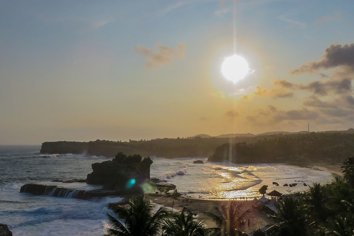 Pantai Klayar di Pacitan, Keindahan, Harga Tiket, dan Rute