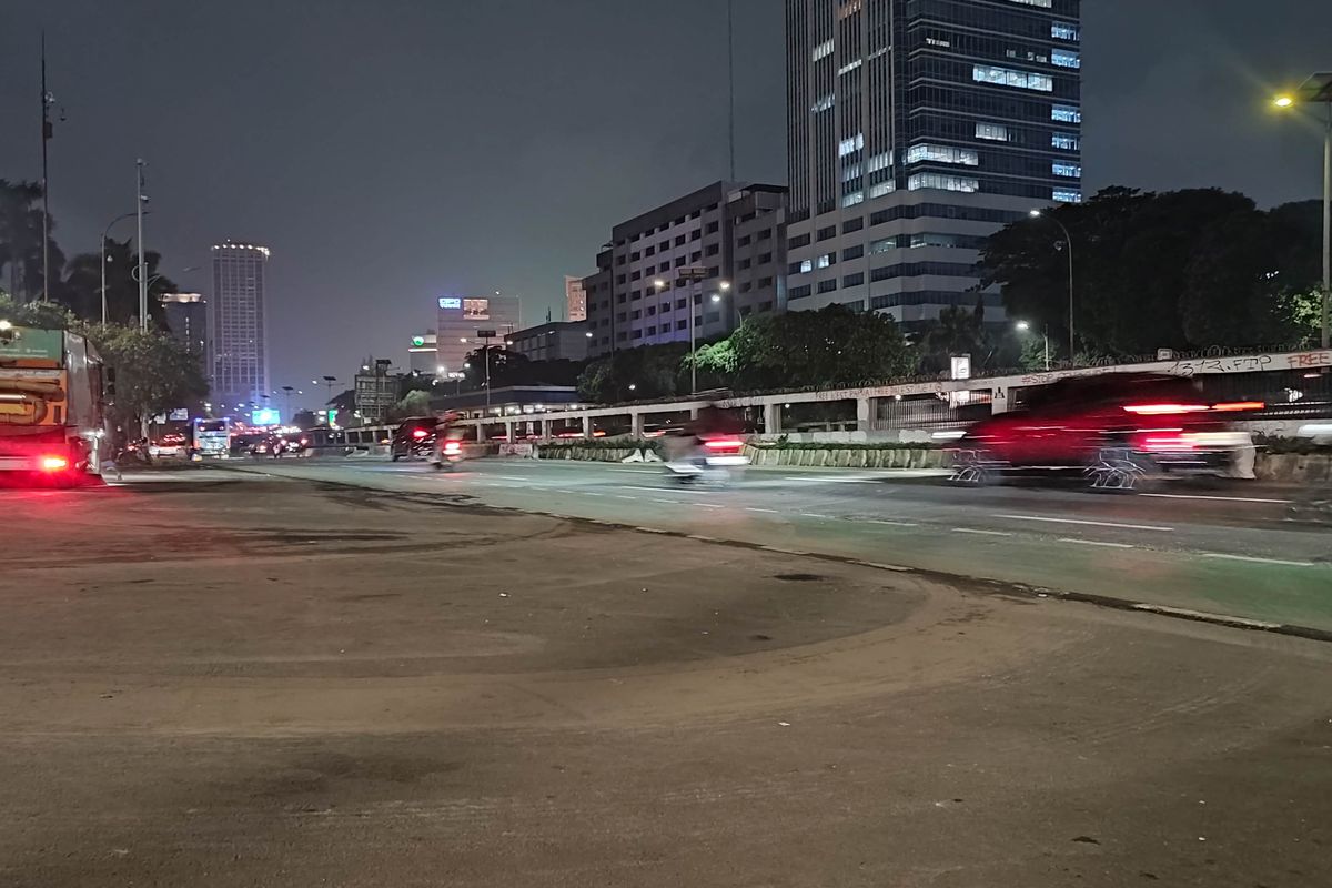 Usai Demo Buruh di Depan Gedung DPR, Lalu Lintas Kembali Normal