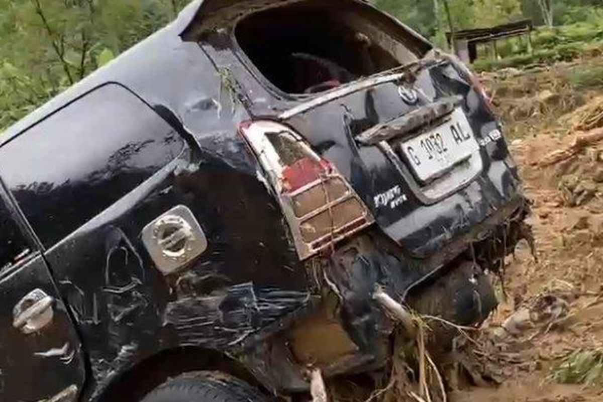 Update Longsor Pekalongan, Evakuasi Korban Terkendala Akses Jalan
