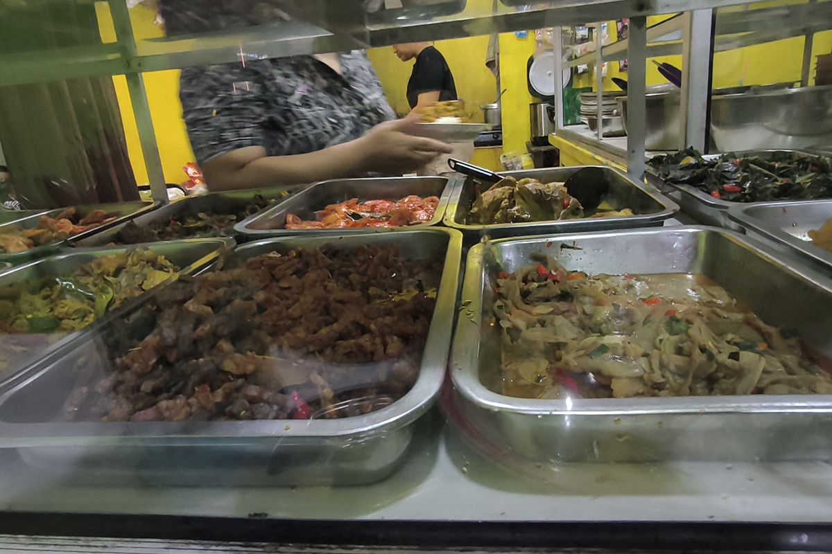 Harga Pangan Naik, Pedagang Warteg di Jaksel Enggan Naikkan Harga ...