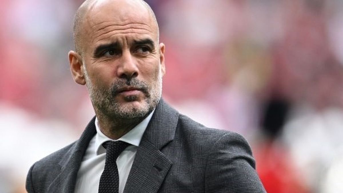 [KLARIFIKASI] Pep Guardiola Enggan Bersalaman dengan Alan Smith, Bukan ...