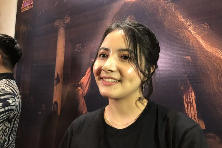 Debut Akting di Film Horor Rambut Kafan, Bulan Sutena Ketagihan Main Film