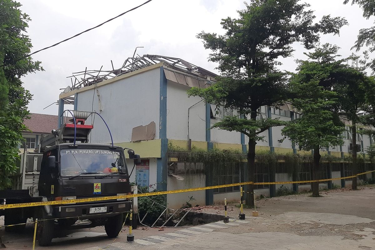 SMKN 1 Cileungsi Ambruk, Abdul Mu’ti: Kepala Sekolah Bukan Ahli Bangunan, Pemerintah Harus Turun ...