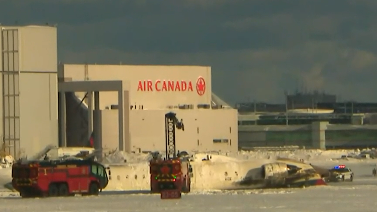 Video Viral Pesawat Delta Air Lines Terbalik di Bandara Toronto, 18 ...