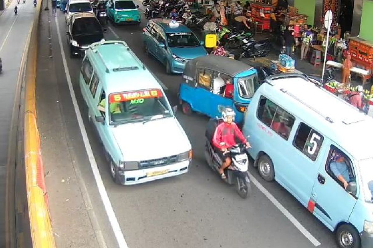 Dishub Bakal "Pelototi" Parkir Liar di Tanah Abang Pakai CCTV