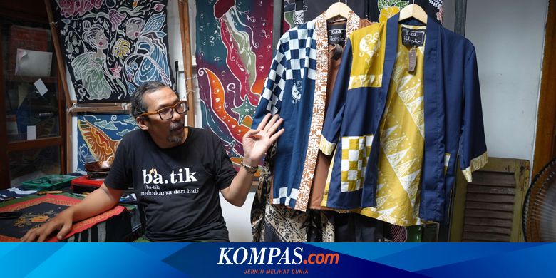 3 Cara Padu Padan Outfit Batik untuk Sambut Hari Batik Nasional