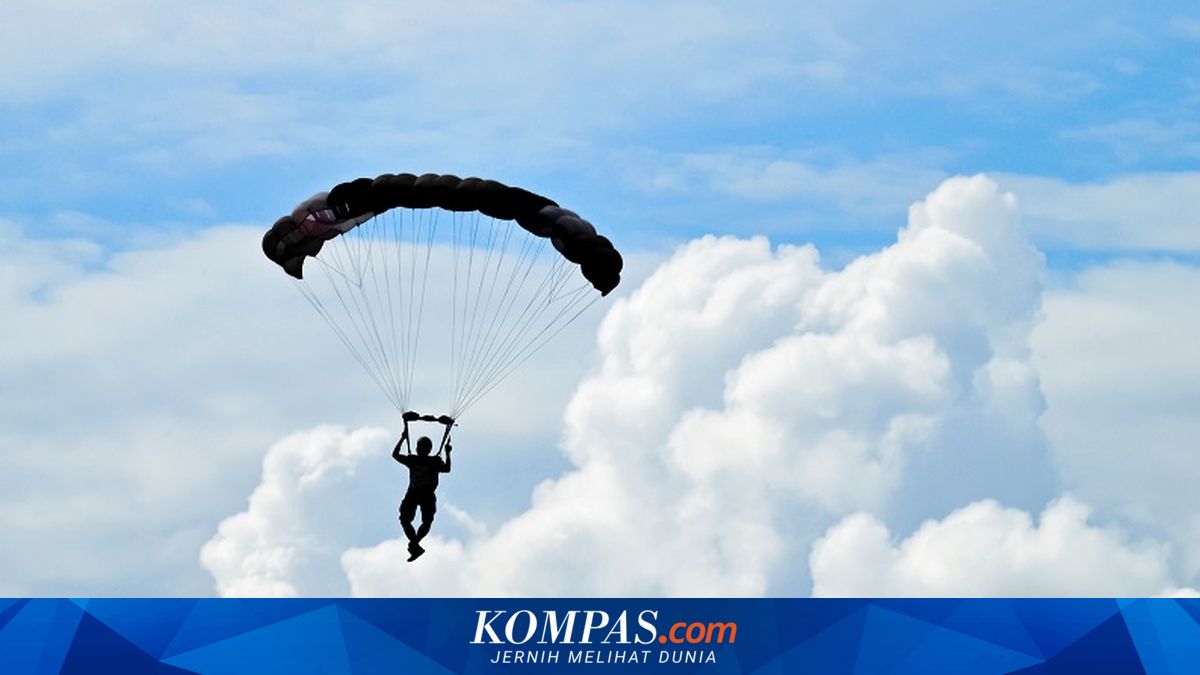 Penerjun Payung Tewas Usai Melompat dari Ketinggian 4.600 Meter dan Tak ...
