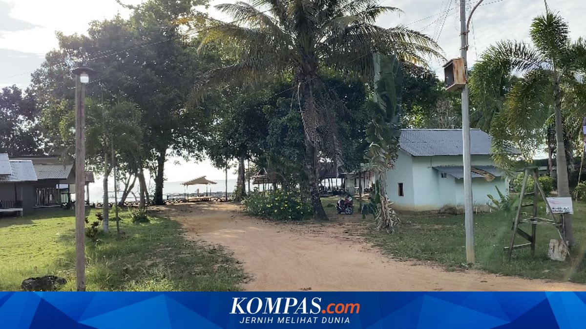 Desa Temajuk, Surga di Ujung Negeri yang Jalanannya Butuh Diperbaiki