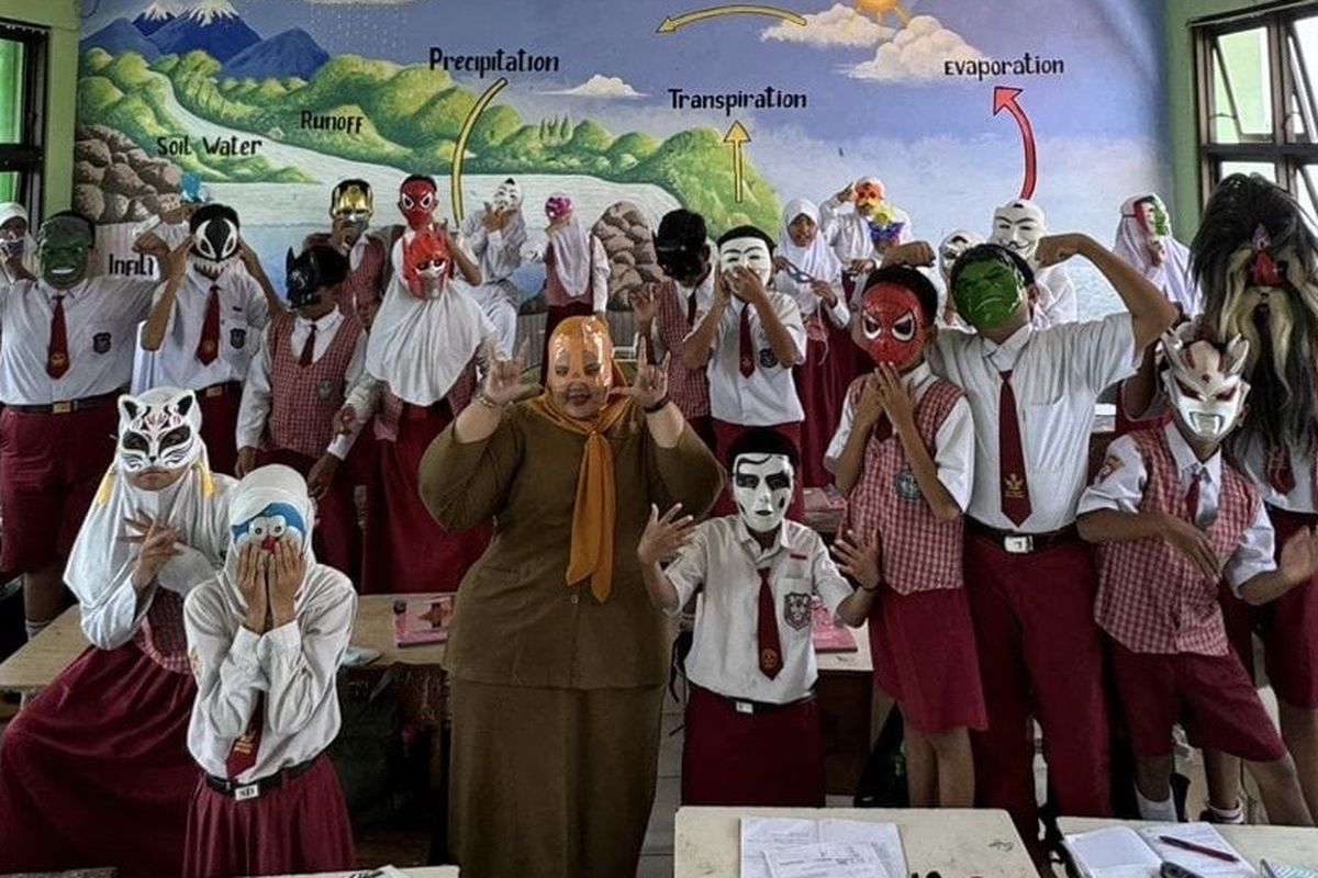 Guru di Surabaya Minta Murid Pakai Topeng Saat Ujian, Ada Apa?