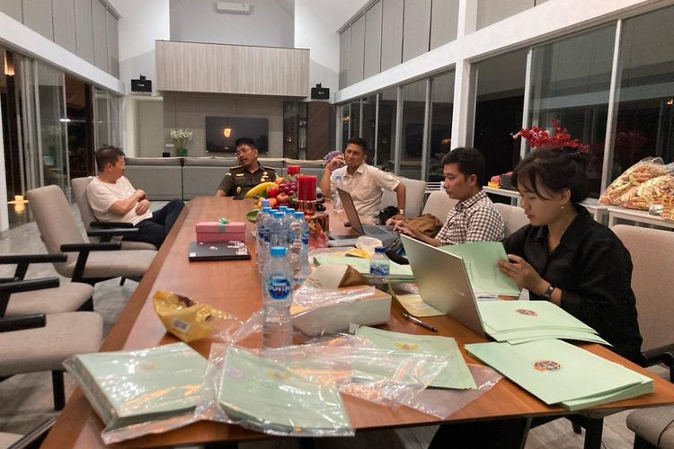 Foto : Lahan Timah Negara Diduga Dijarah, Kejaksaan Sita Uang Jutaan Dollar Foto : Lahan Timah Negara Diduga Dijarah, Kejaksaan Sita Uang Jutaan Dollar