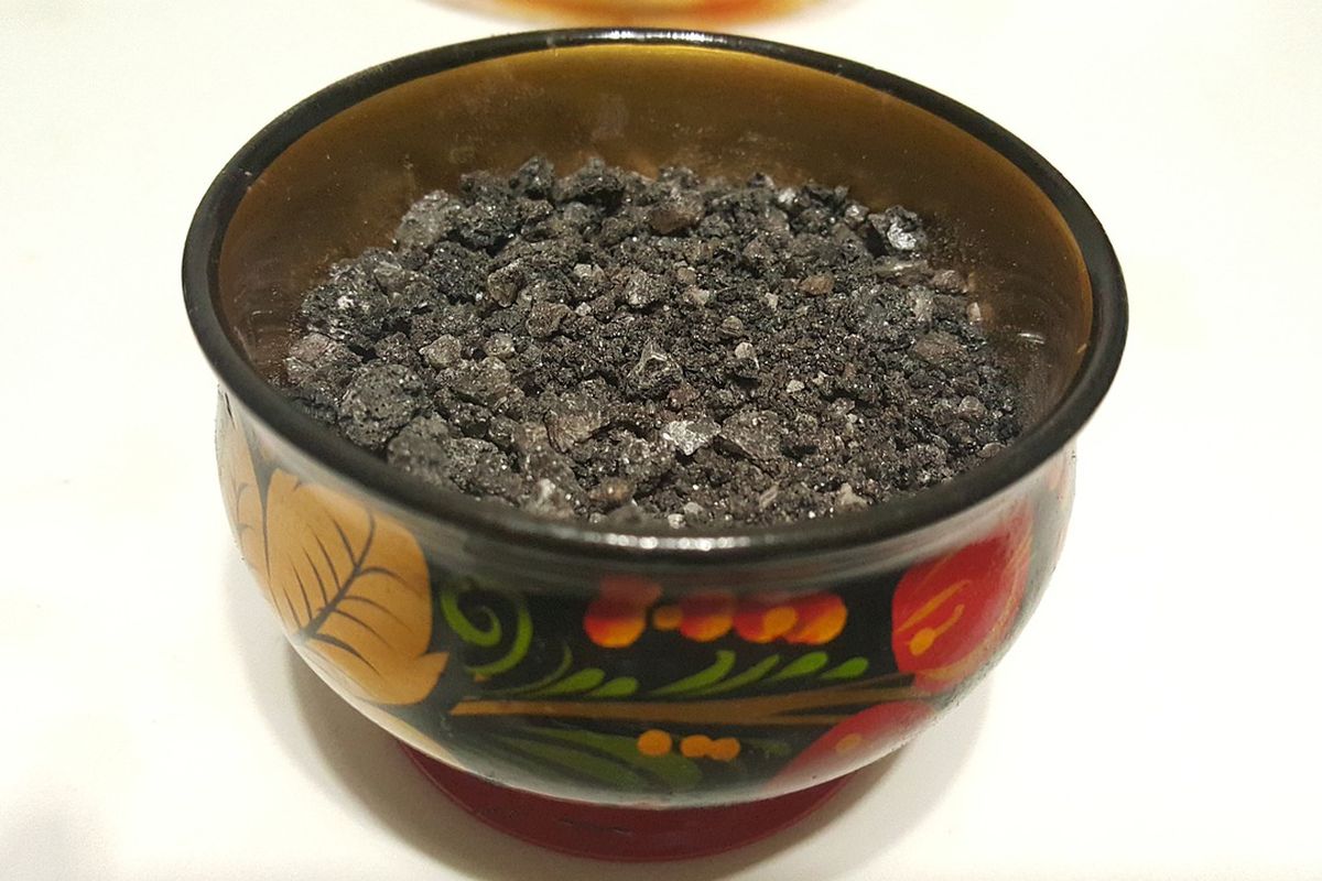 Mengenal Bamboo Salt, Garam Asal Korea yang Dimasak di Dalam Bambu