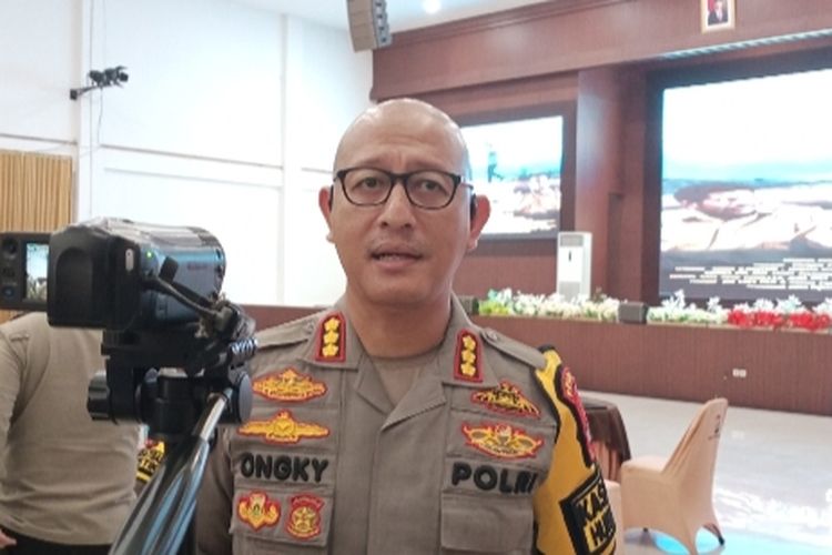 Foto : Polda Papua Barat Tangkap Penumpang Kapal Bawa Ganja Halaman 1 Foto : Polda Papua Barat Tangkap Penumpang Kapal Bawa Ganja Halaman 1