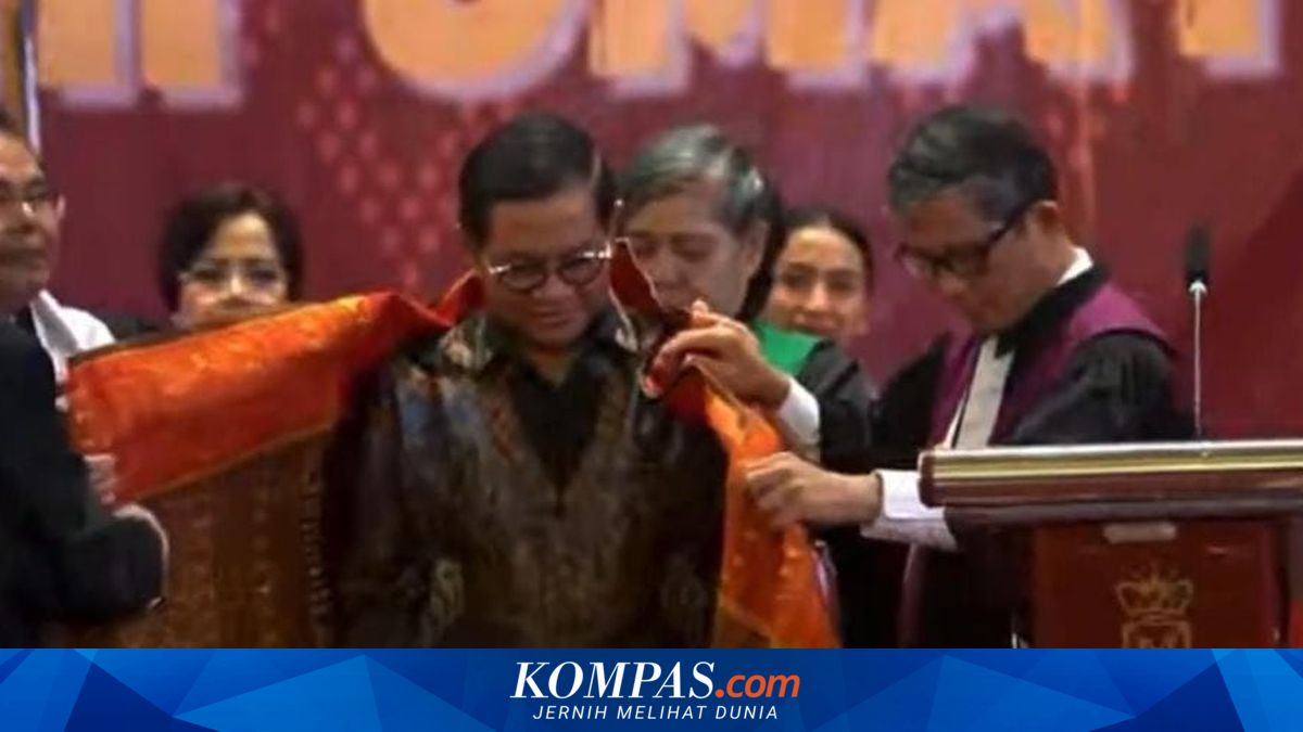 Momen Pramono Anung Dikalungi Ulos di Gereja HKI, Simbol Penghormatan ...