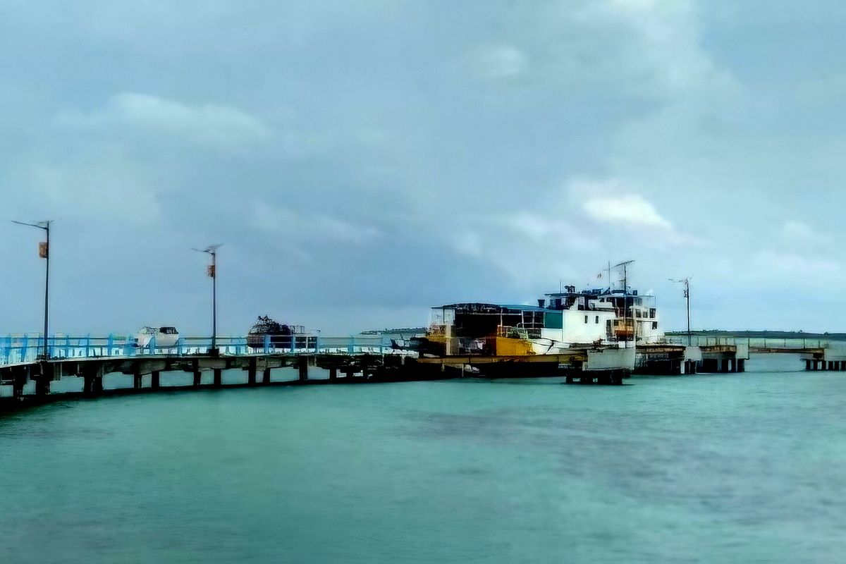 Cuaca Buruk, Pulau Raas Sumenep Mulai Terisolasi, Distribusi Logistik ...