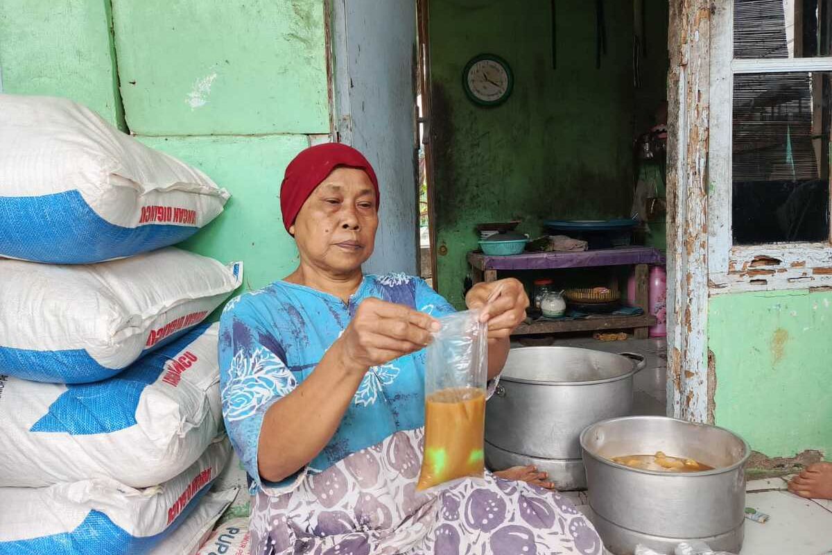 Kisah Mak Iyoh: 40 Tahun Setia Meracik Jojongkong dan Jalabria, Penjaga ...