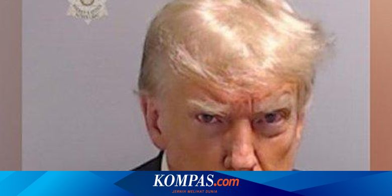Merchandise Bergambar Mugshot Trump Jadi Fenomena Baru