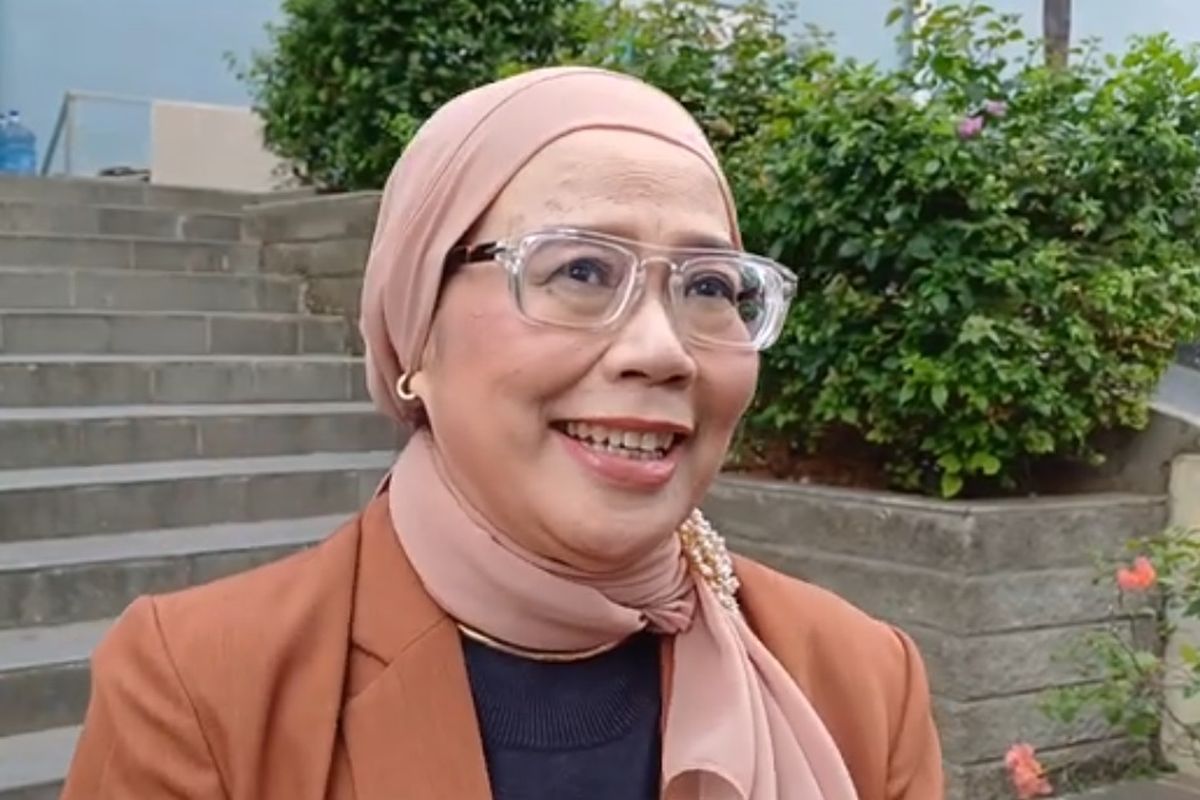 Mata Kanan Tak Bisa Melihat, Dewi Yull Ungkap Awalnya Minus 25