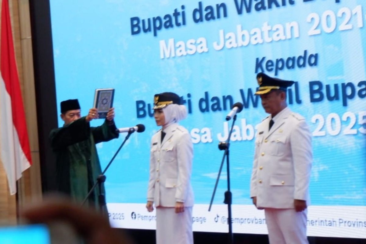Istri Mendes PDT, Ratu Zakiyah Resmi Dilantik sebagai Bupati Serang