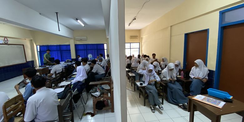 Berita Harian Sekolah Digembok Terbaru Hari Ini - Kompas.com