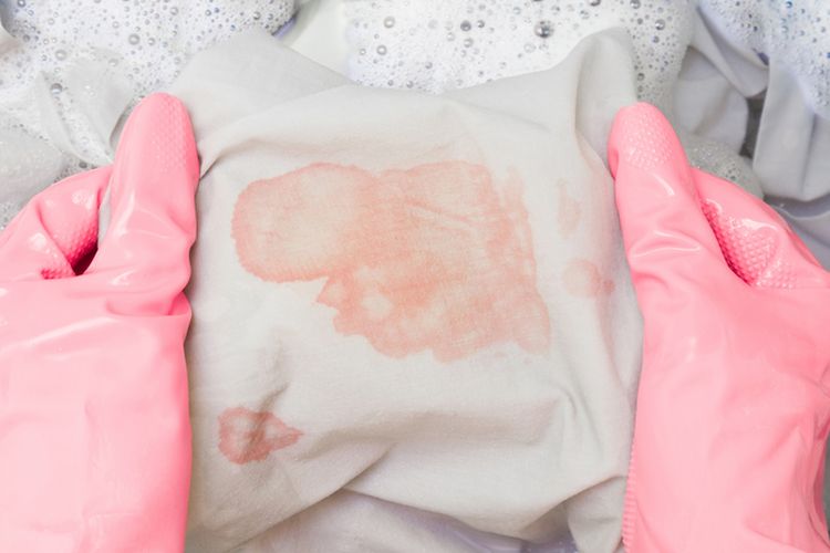 Cara Menghilangkan Noda Darah dari Seprai