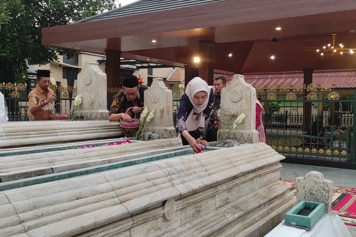 Di Tengah Banjir, Perayaan HUT Ke-521 Demak Dilakukan dengan Doa dan ...