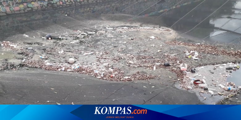 Kain Waring Penutup Kali Sentiong Tak Terawat dan Jorok