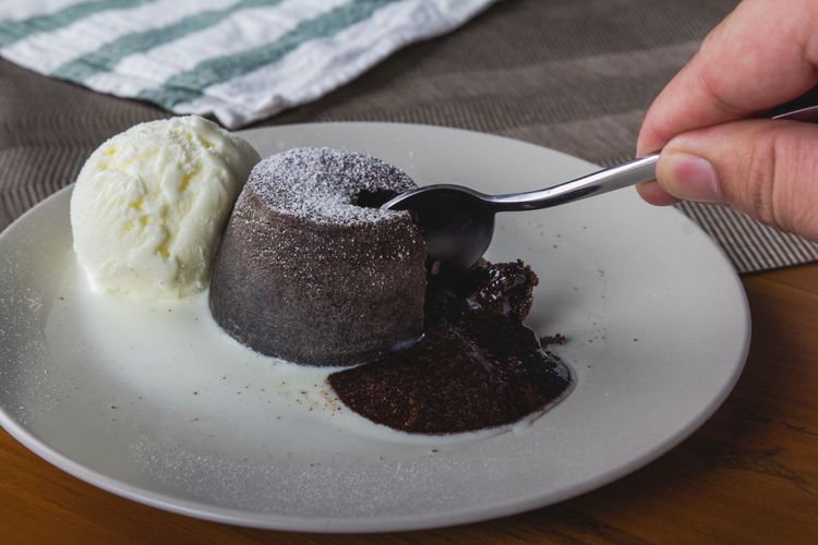 Foto : 5 Cara Isi Choco Lava Agar Tidak Mengalir ke dalam Adonan