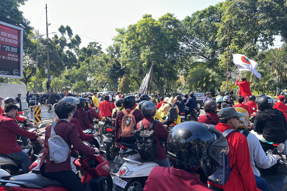 Demo di Surabaya, Mahasiswa Long March dari KBS Menuju Grahadi