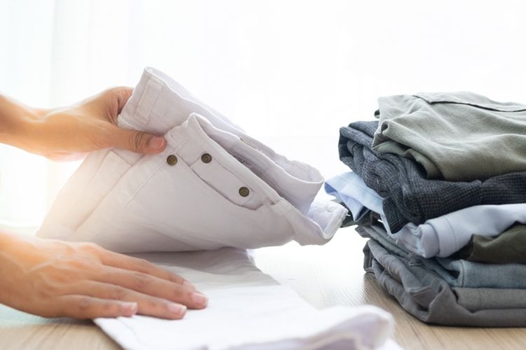 Cara Melipat Pakaian untuk Menghemat Ruang di Lemari
