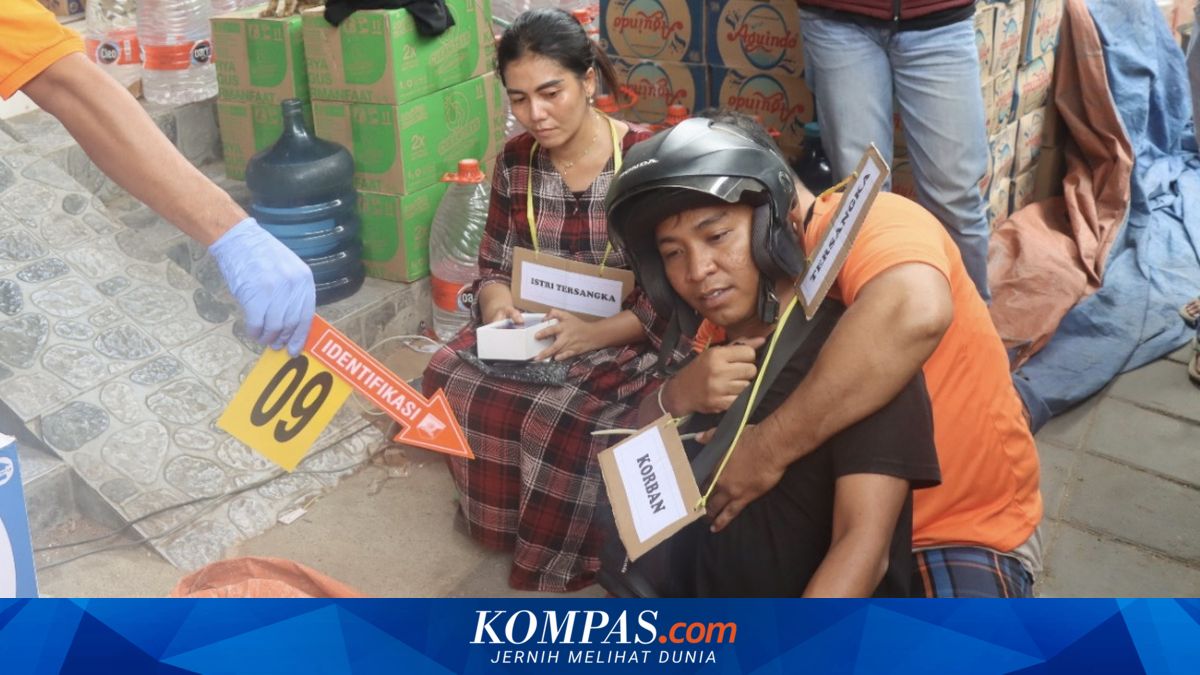 Polisi Peragakan Adegan ASN Sampang Cekik Leher Kurir JNT dalam ...