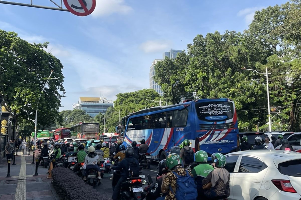 HUT Bhayangkara di Monas, Pengendara Terjebak Macet Satu Jam di Tugu Tani