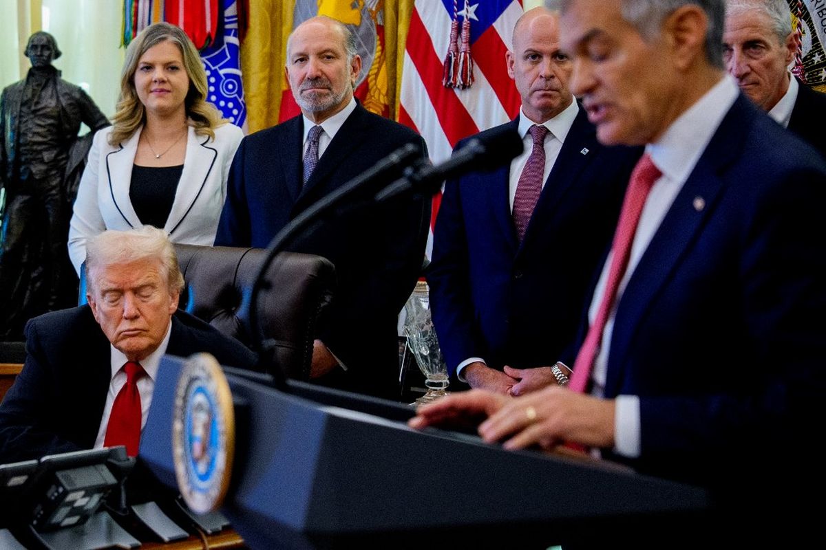 Gedung Putih Buka Suara soal Trump Merem Saat Pejabat Pidato, Benar ...