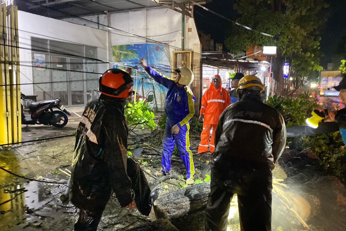 Puting Beliung Terjang 2 Desa di Besuki Situbondo, 63 Bangunan Rusak