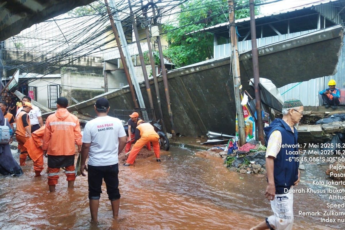 7 RT di Jaksel Masih Terendam Banjir, Ketinggian Air Capai 1 Meter