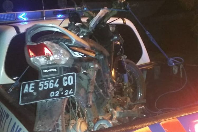 Bus Sugeng Rahayu Tabrak Pengendara Motor, 2 Tewas Bus Sugeng Rahayu Tabrak Pengendara Motor, 2 Tewas