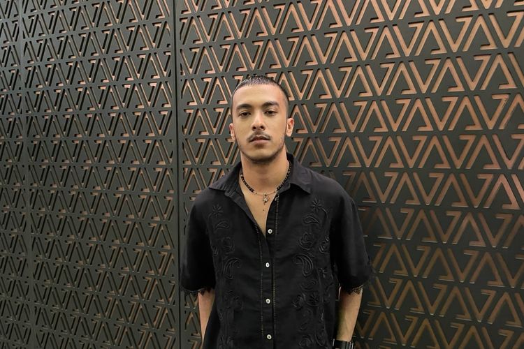 Sukses dengan Somebody’s Pleasure, Aziz Hedra Lepas Singel Kedua