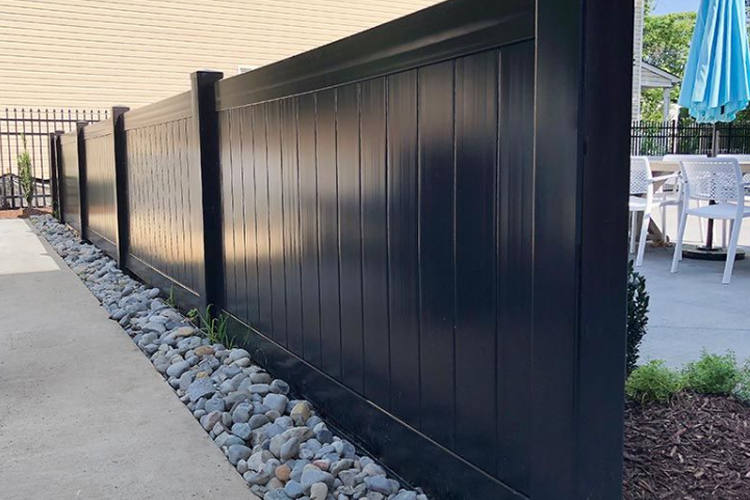 Ini Pilihan Cat yang Cocok Diaplikasikan di Pagar Vinyl