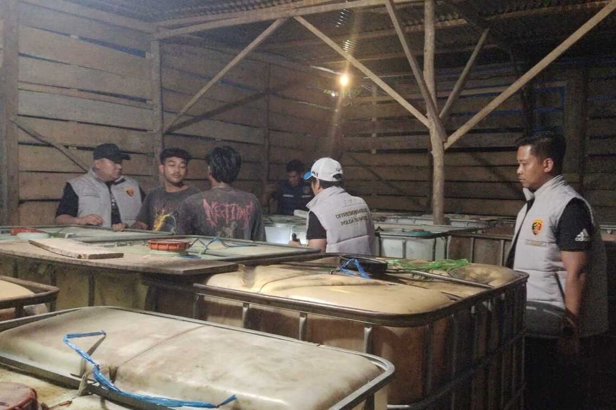 Polisi Gerebek Gudang Penimbunan BBM Subsidi di Musi Rawas, Puluhan Ton ...