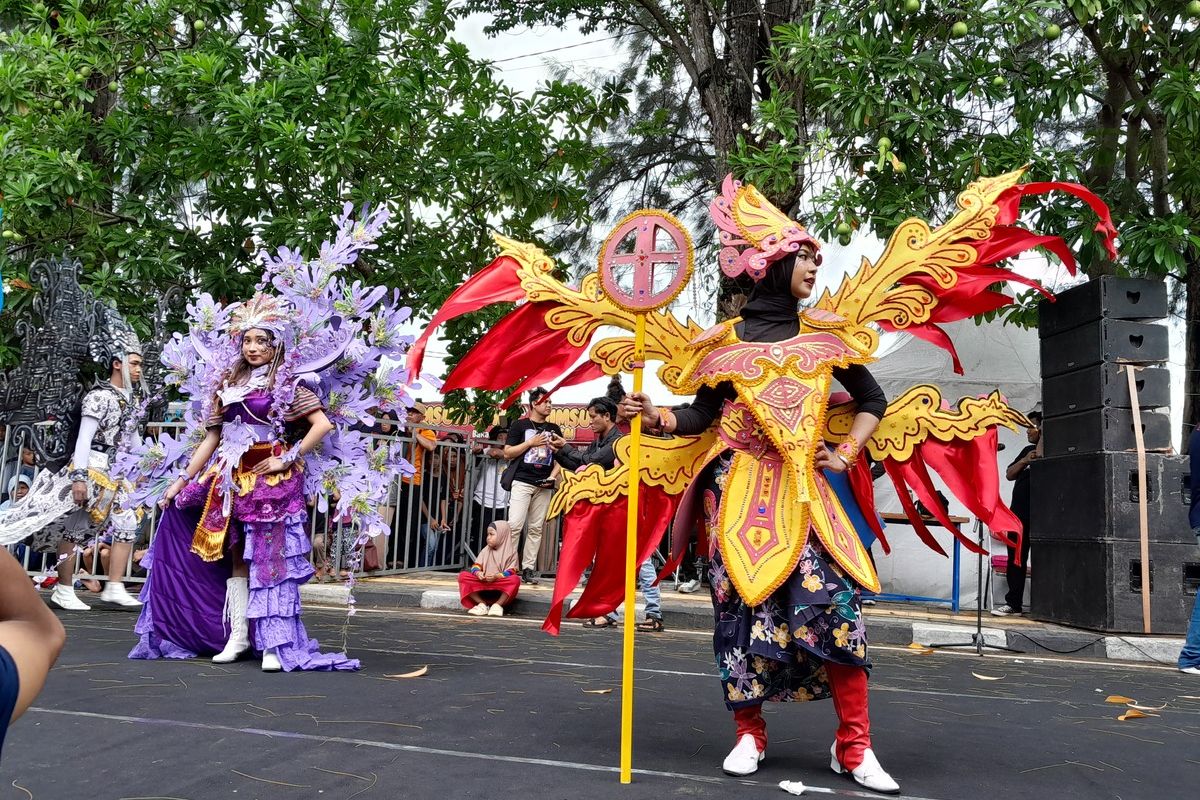Meriahnya Menoreh Tourism Festival 2025 di Kulon Progo, Parade Seni ...