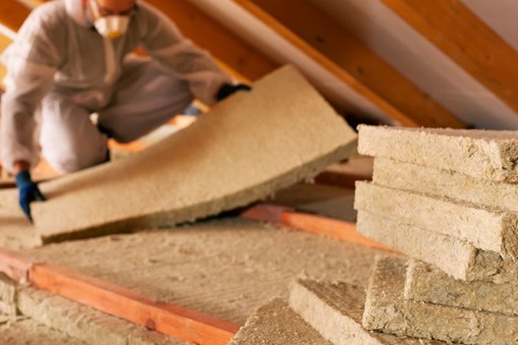 Memasang Insulasi di Atap atau Plafon untuk Menjaga Suhu Rumah?