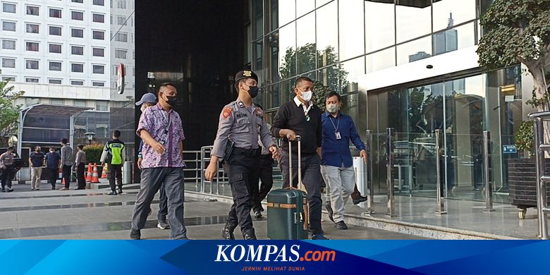 Bupati Kepulauan Meranti Muhammad Adil Tiba di KPK