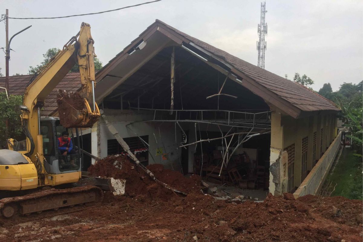 Lalu Lintas Truk Proyek Tol Serpong-Cinere Ganggu Proses Belajar di SDN ...