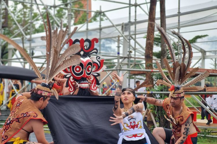 Foto : Tari Babukung, Tradisi Saat Kematian di Lamandau Kalimantan ...