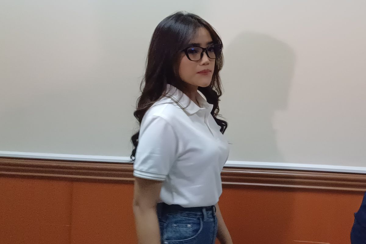 Respons Kabar Sedang Dekat dengan Fadil Jaidi, Fuji: Semoga Jodoh